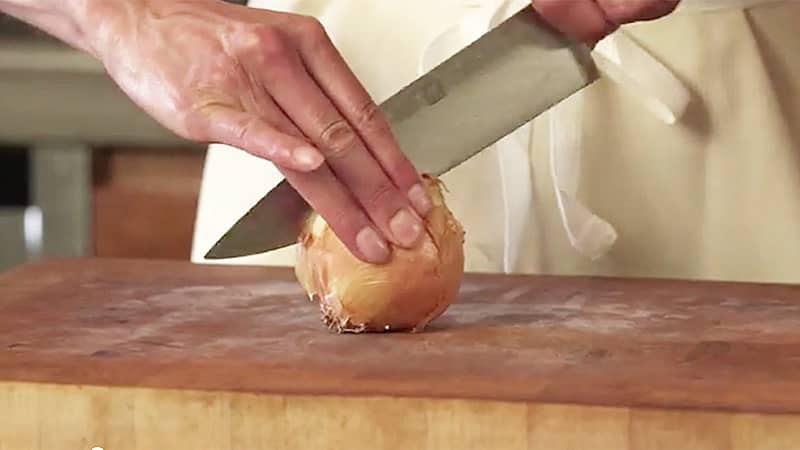 How to Chop an Onion - Top Tips- Old El Paso AU