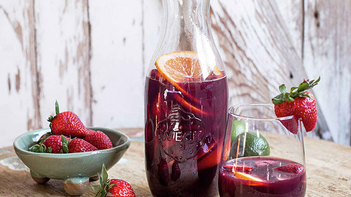 Strawberry Orange Sangria - Mexican Recipes - Old El Paso